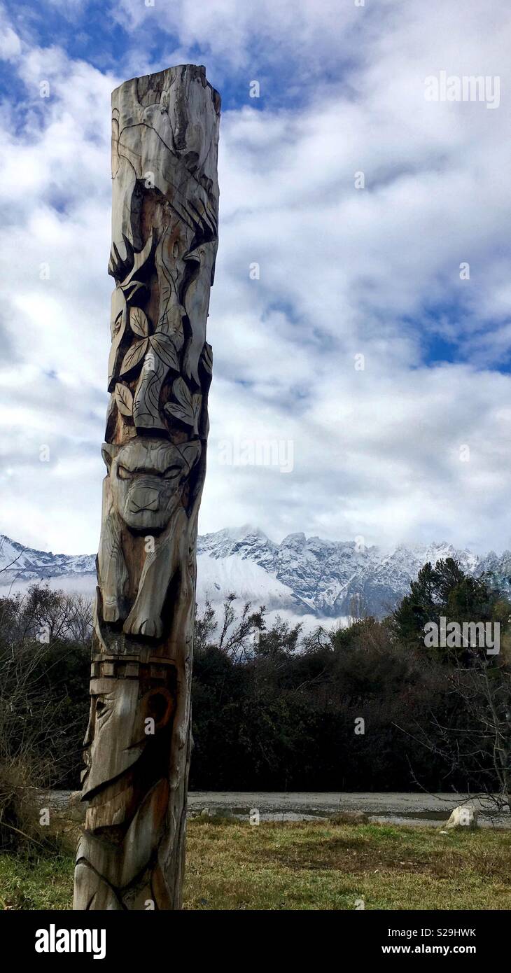 El totem immagini e fotografie stock ad alta risoluzione - Alamy