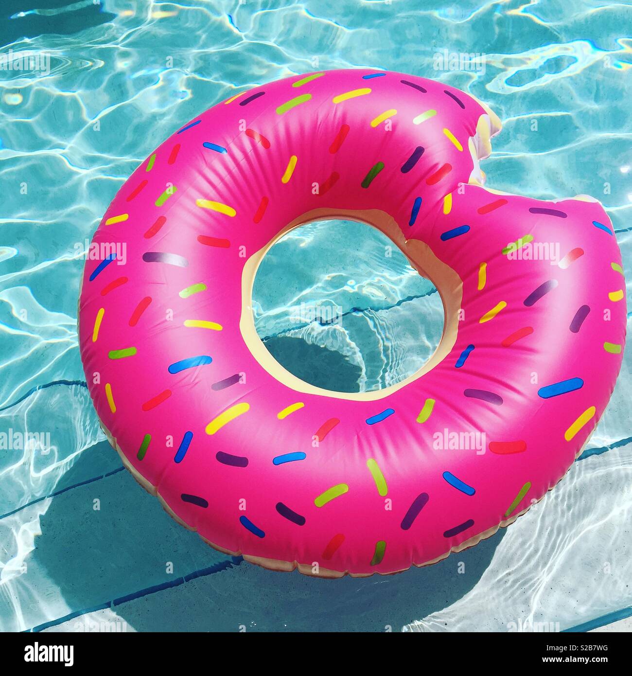 Pool float immagini e fotografie stock ad alta risoluzione - Alamy