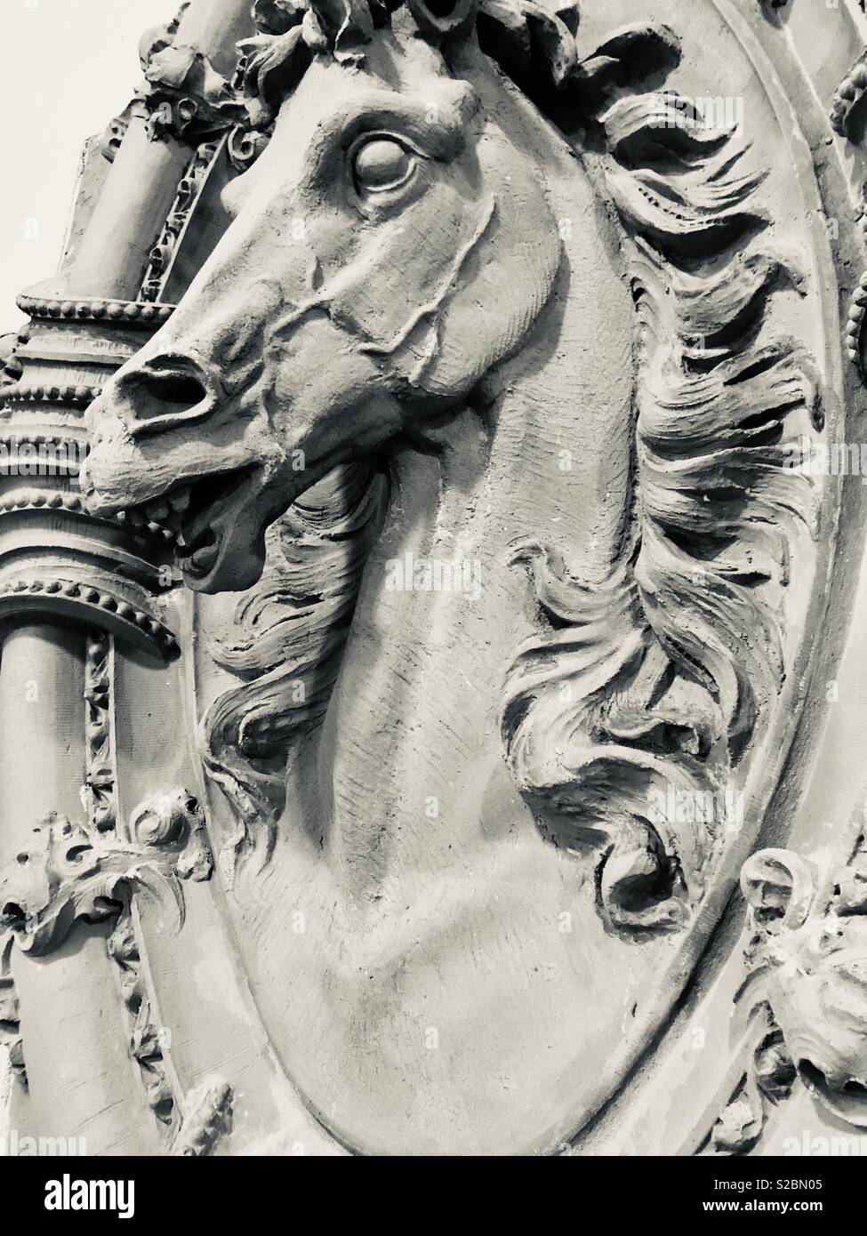 Horse head statue immagini e fotografie stock ad alta risoluzione - Alamy