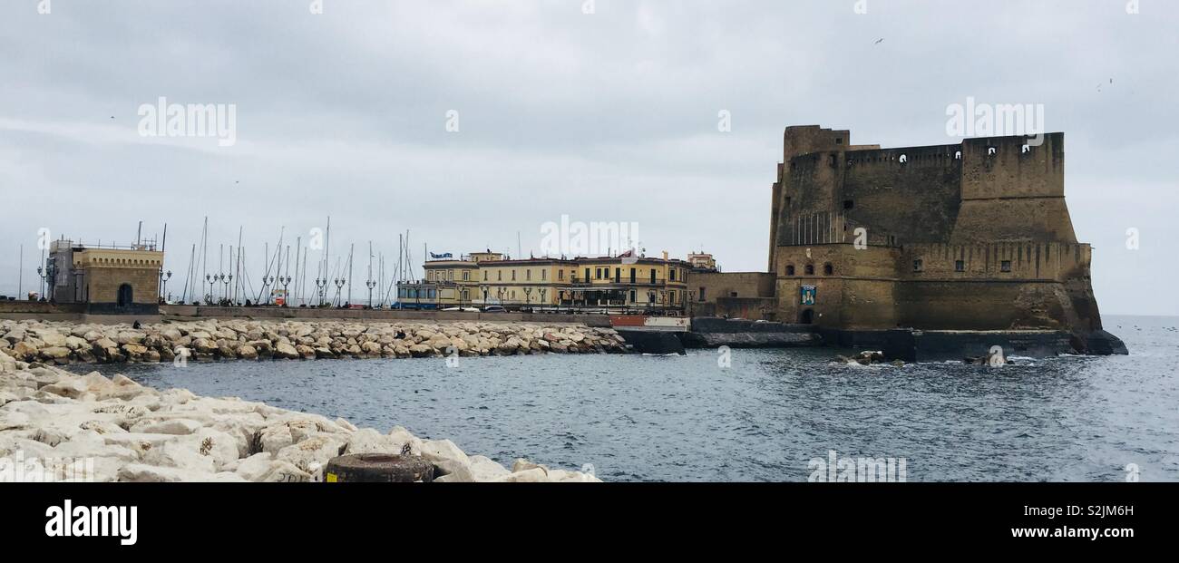 Castello napoli immagini e fotografie stock ad alta risoluzione - Alamy