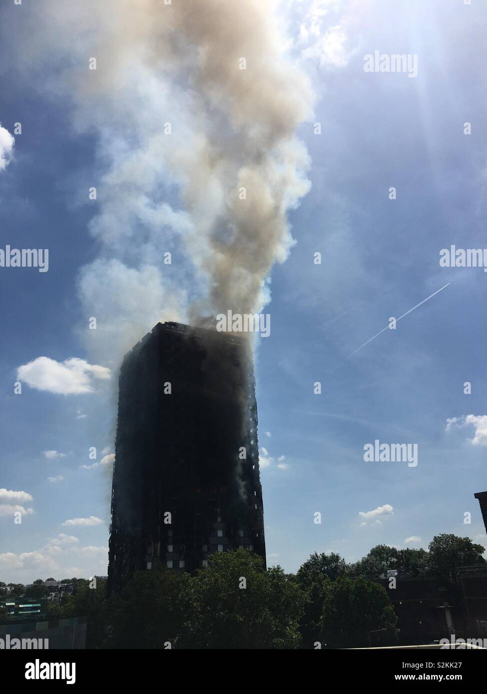 Notizia dell'incendio della torre di grenfell immagini e fotografie ...