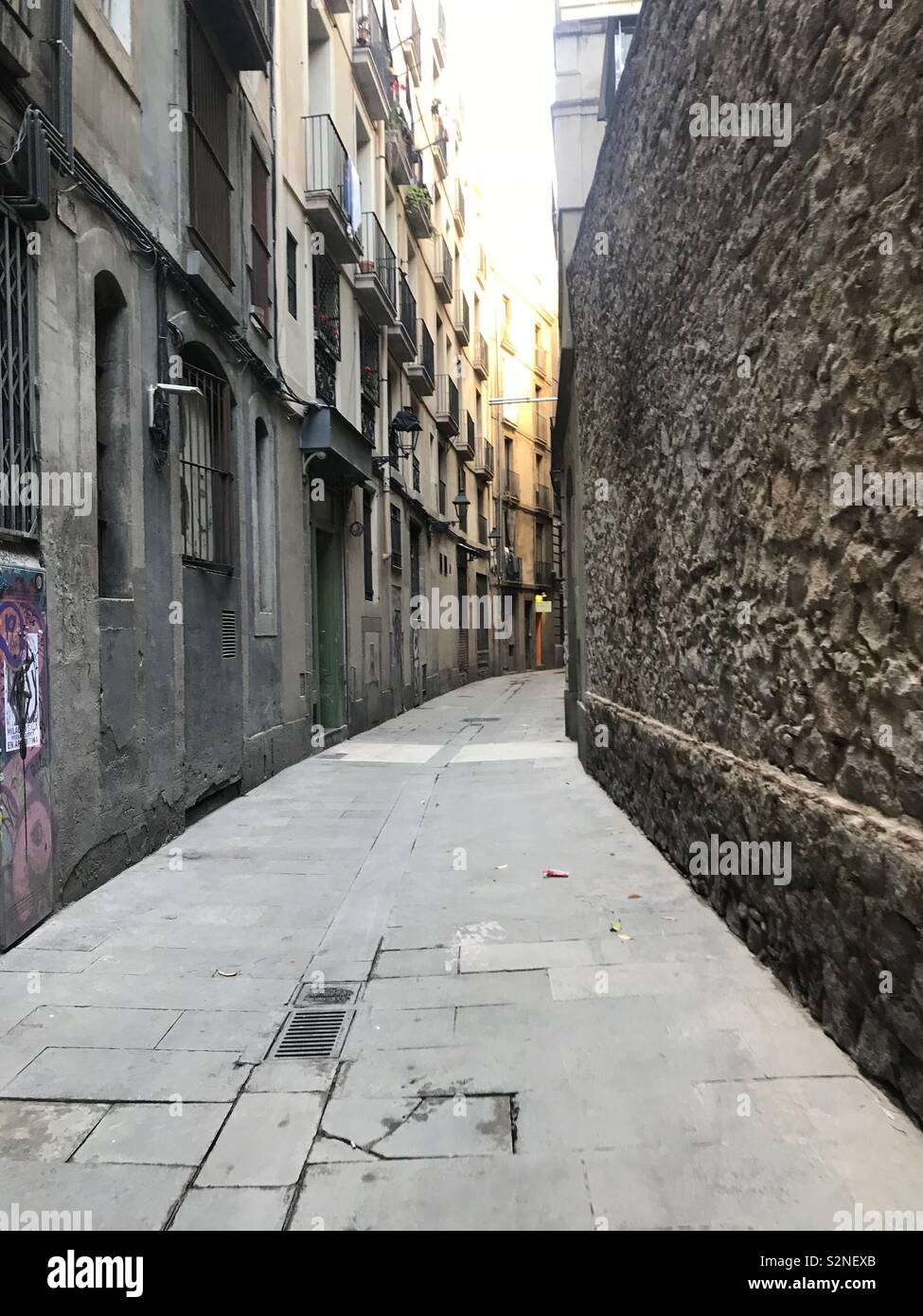 Vecchia strada di barcellona immagini e fotografie stock ad alta ...