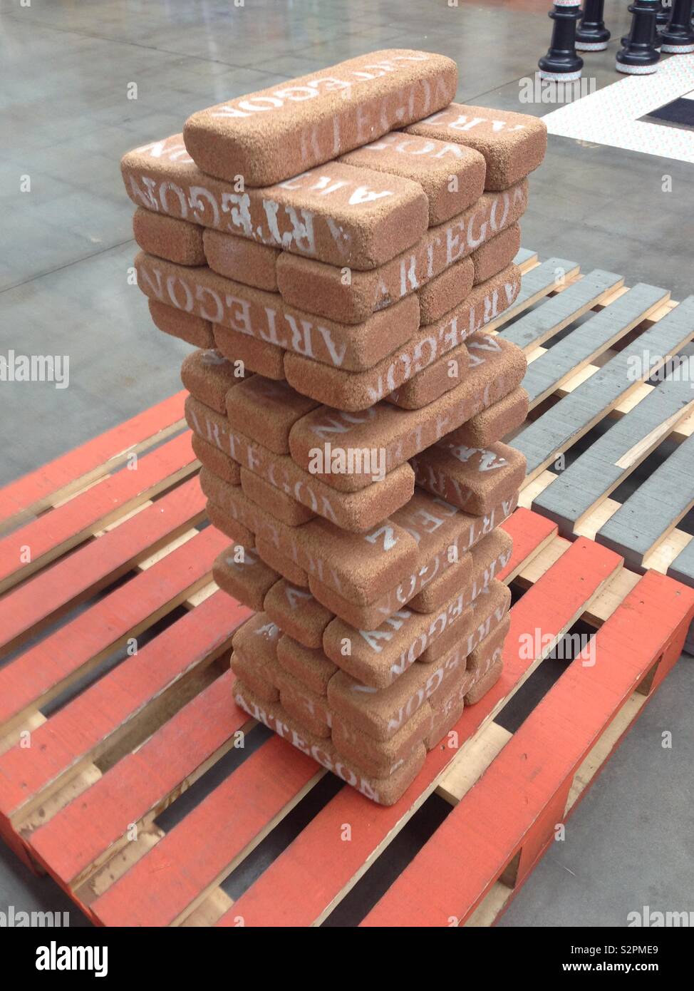 Jenga gigante immagini e fotografie stock ad alta risoluzione - Alamy