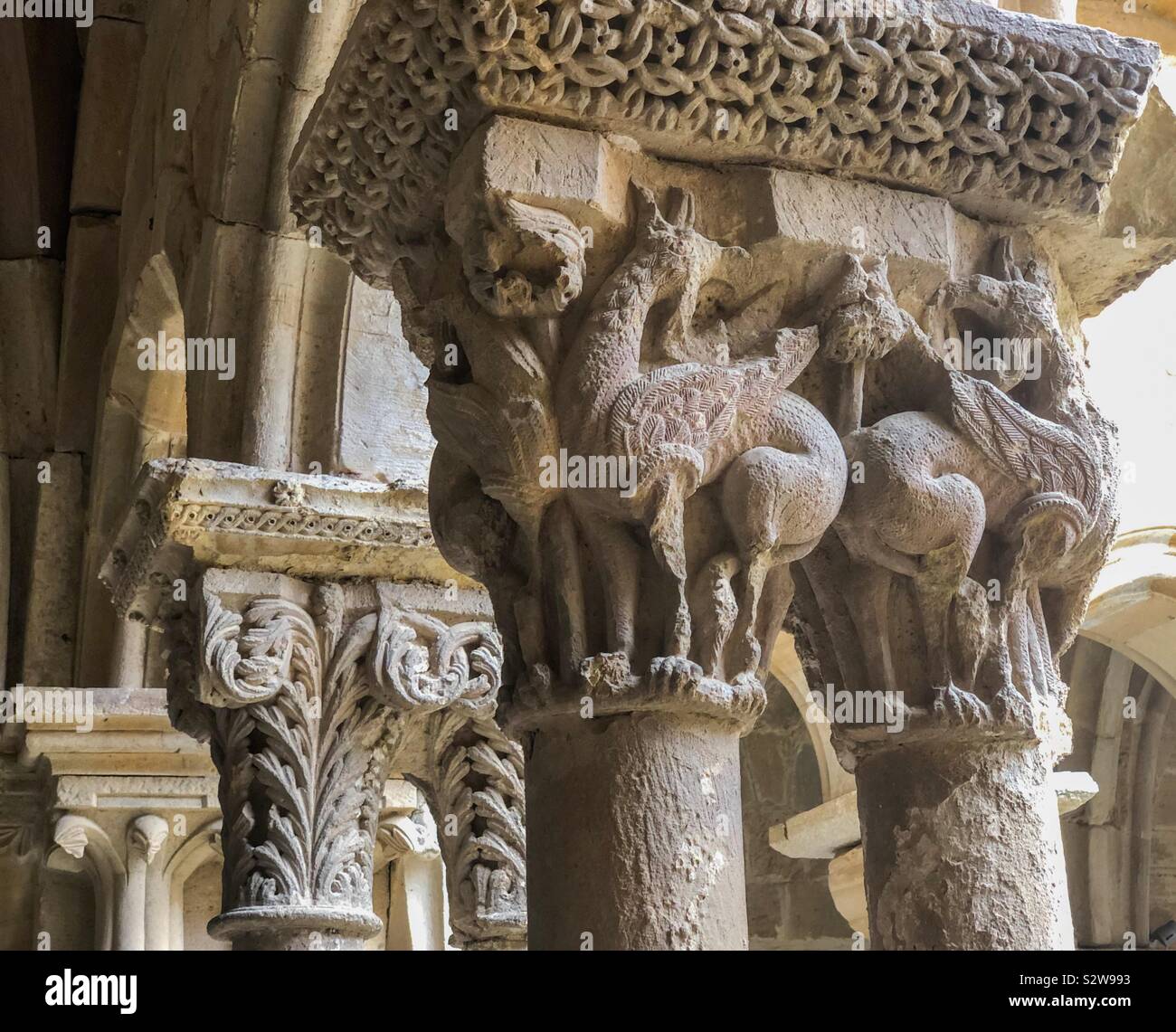 Capitelli romanici immagini e fotografie stock ad alta risoluzione - Alamy