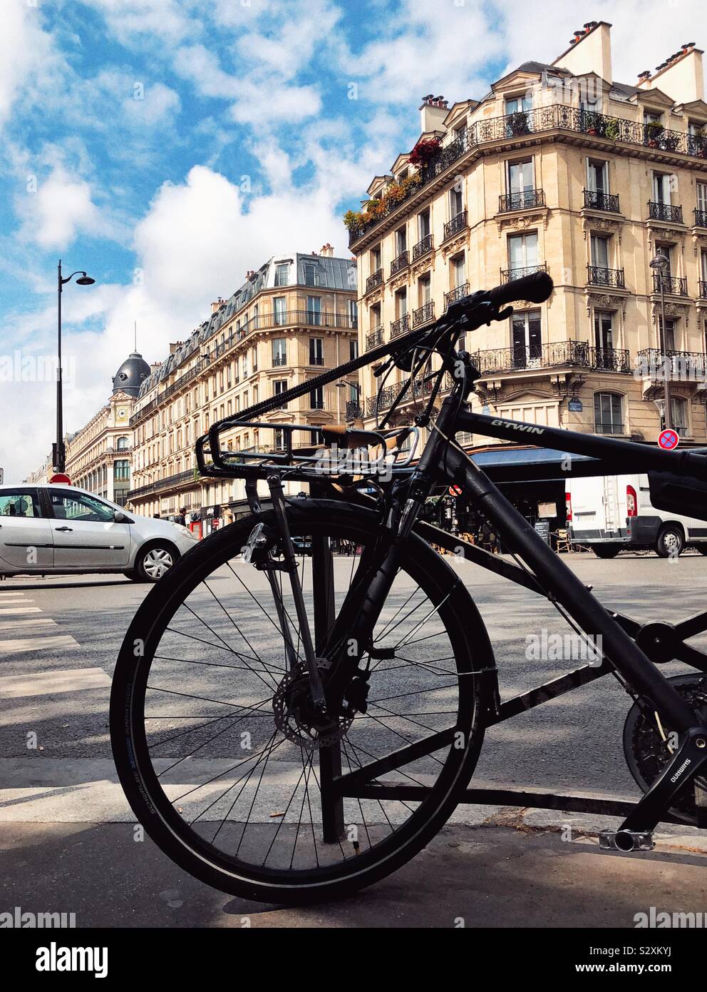 Strade di parigi immagini e fotografie stock ad alta risoluzione - Alamy