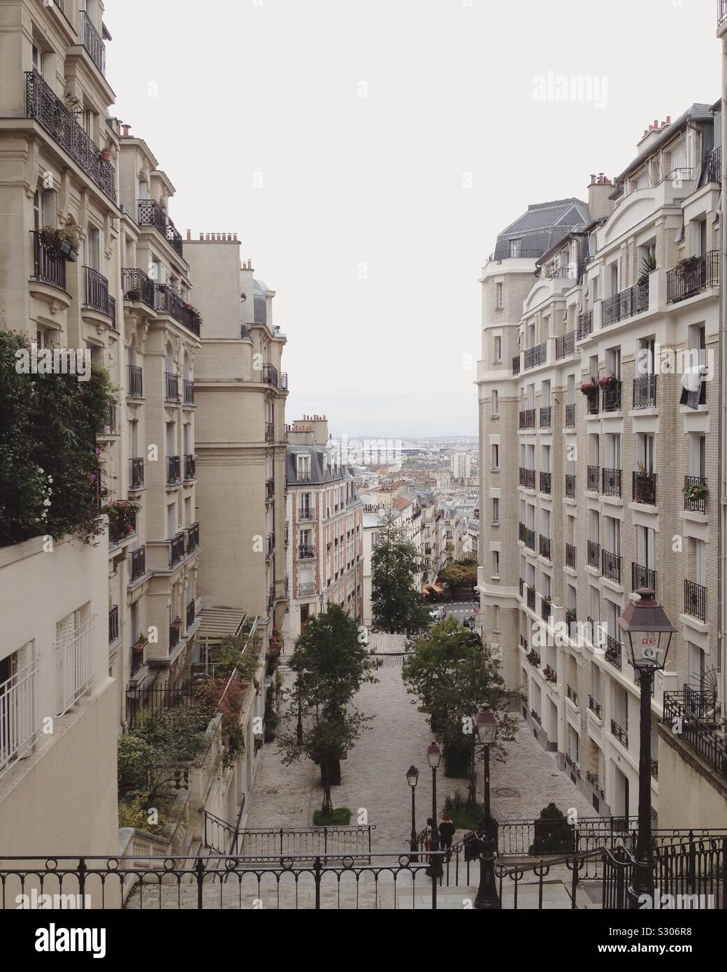 Paris street view immagini e fotografie stock ad alta risoluzione - Alamy