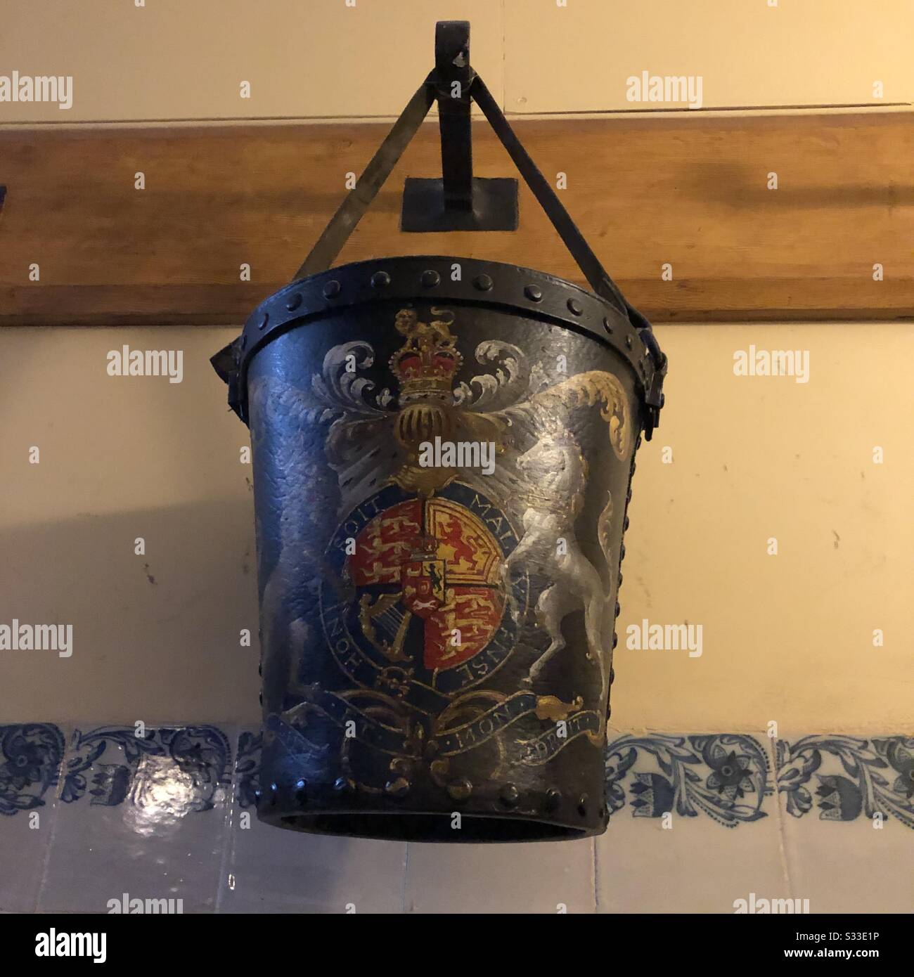 Secchio antincendio immagini e fotografie stock ad alta risoluzione - Alamy