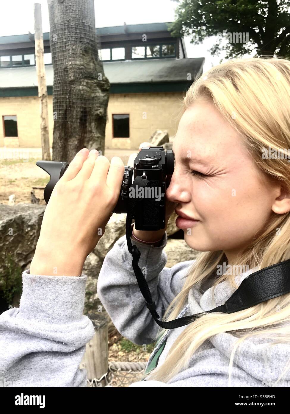 Ragazza bionda di scattare foto immagini e fotografie stock ad alta ...