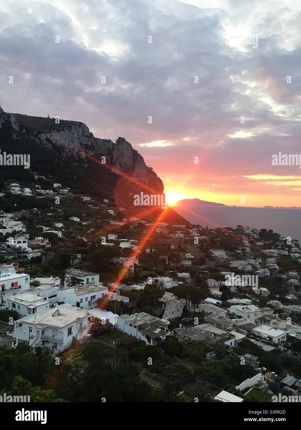 Costiera amalfitana al tramonto immagini e fotografie stock ad alta risoluzione - Alamy