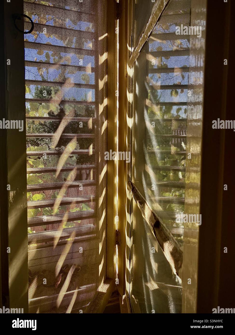 Finestre aperte immagini e fotografie stock ad alta risoluzione - Alamy