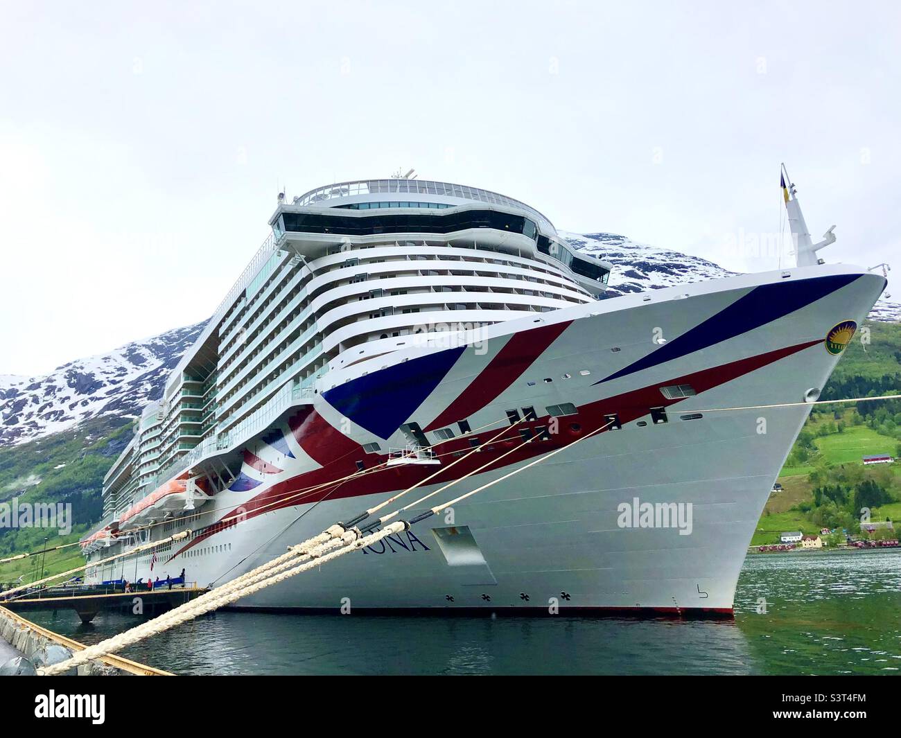 Crociera dei fiordi norvegesi immagini e fotografie stock ad alta risoluzione - Alamy