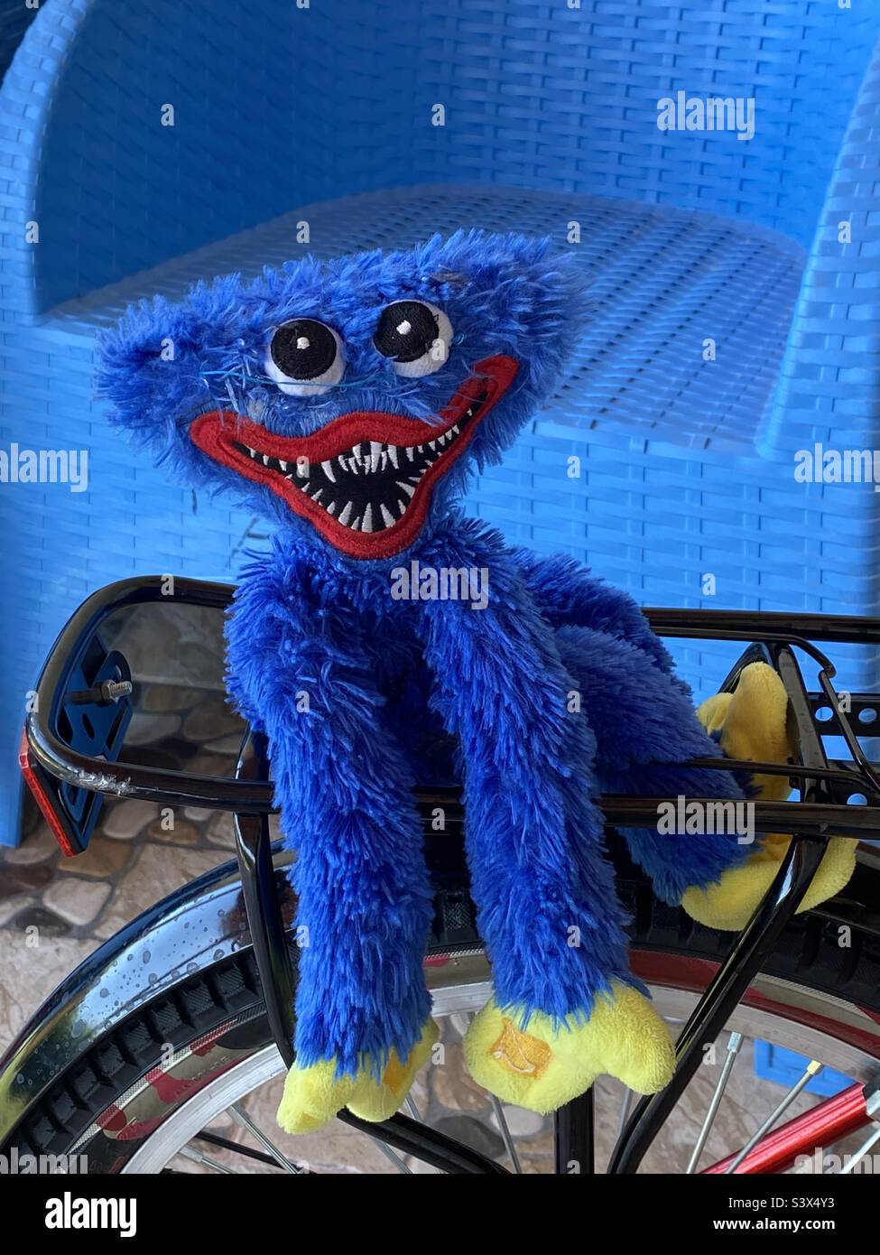 Huggy wuggy immagini e fotografie stock ad alta risoluzione - Alamy