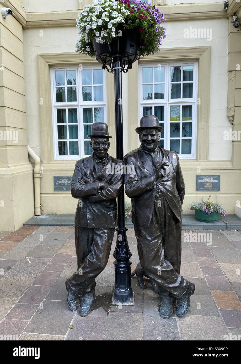 Statua di stan laurel e oliver hardy immagini e fotografie stock ad ...
