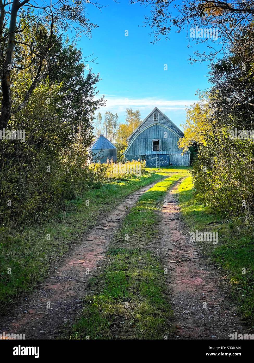 Vecchia strada del fienile immagini e fotografie stock ad alta ...