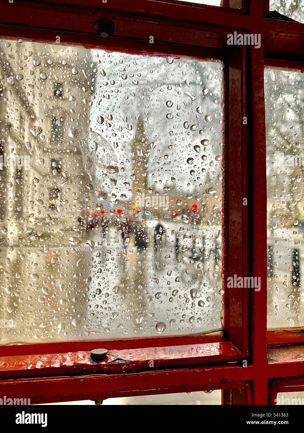 Giorno di pioggia londra immagini e fotografie stock ad alta ...