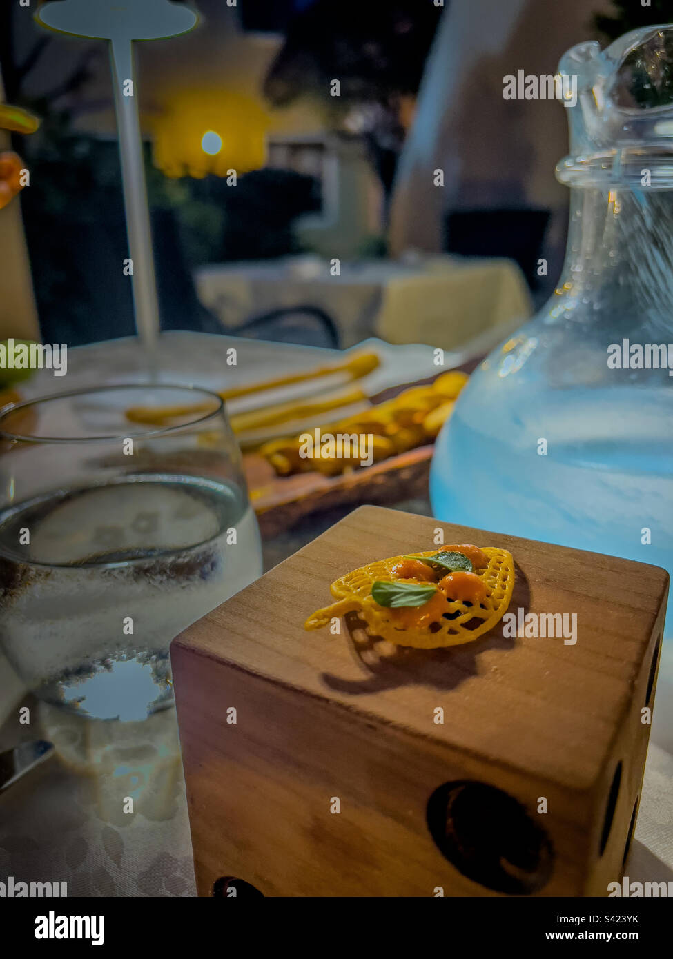 Ristorante cena immagini e fotografie stock ad alta risoluzione - Alamy