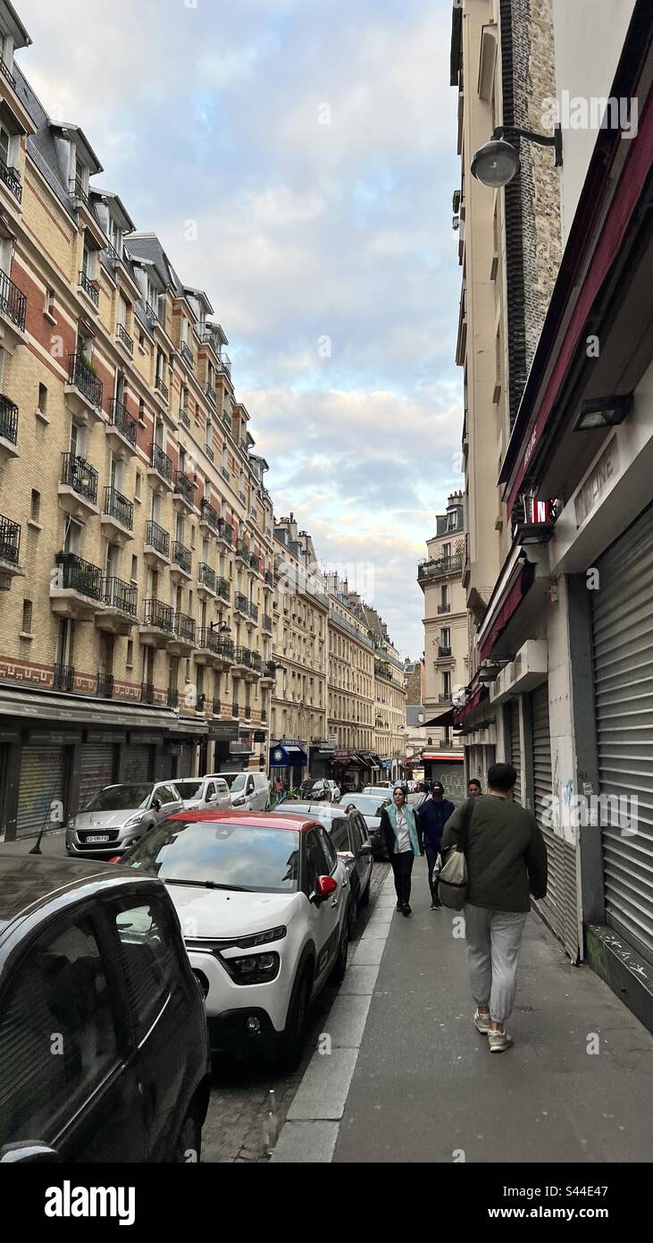 Strade a parigi immagini e fotografie stock ad alta risoluzione - Alamy