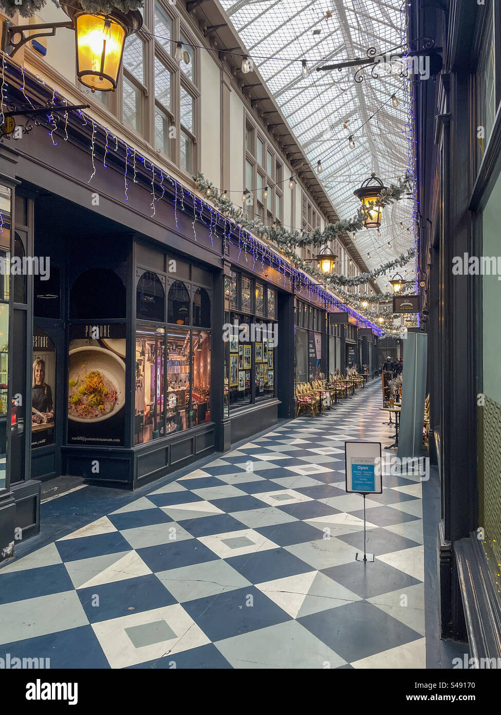 Cardiff high street immagini e fotografie stock ad alta risoluzione - Alamy