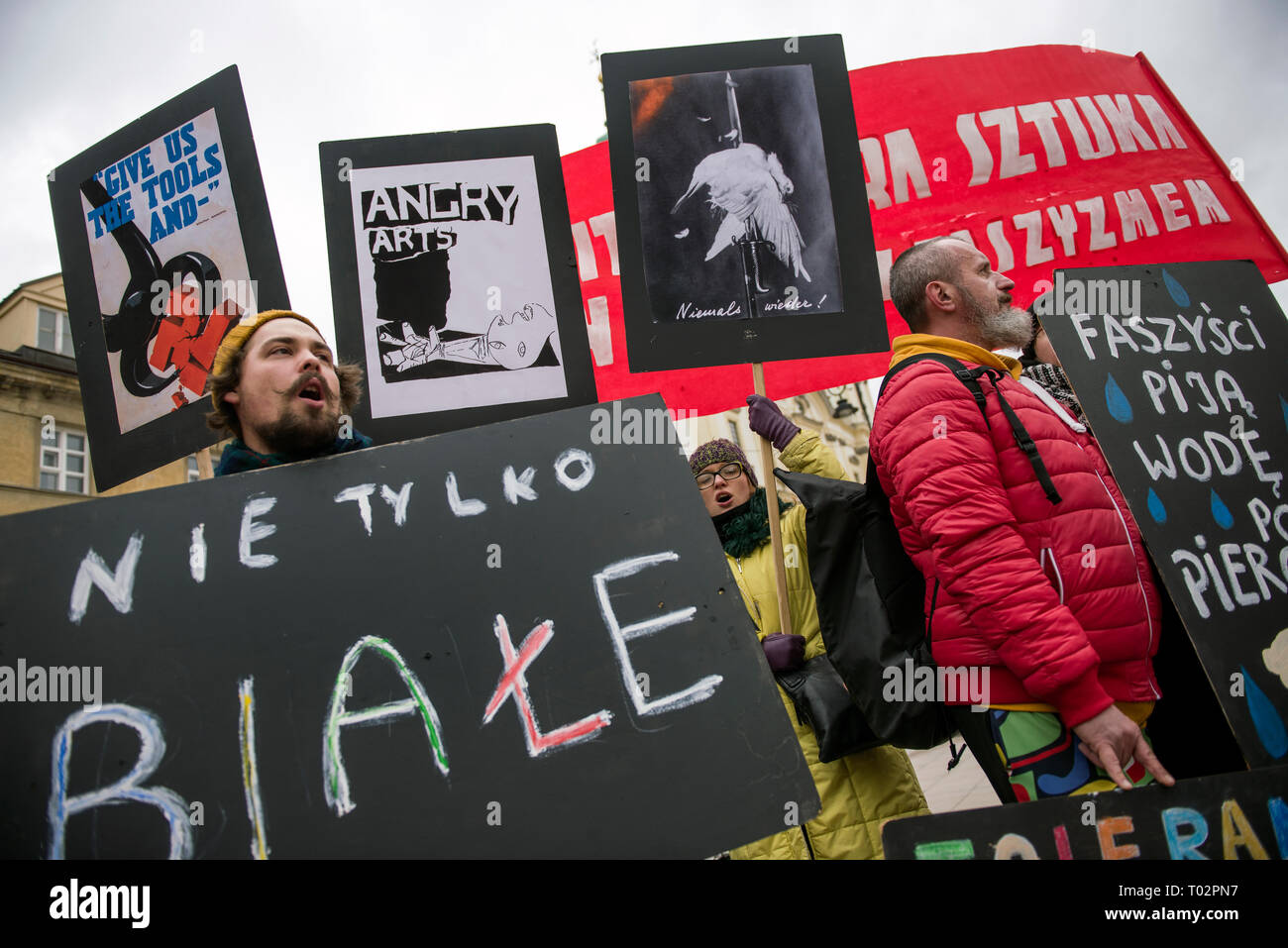 Manifesti di protesta contro il razzismo immagini e fotografie stock ad ...