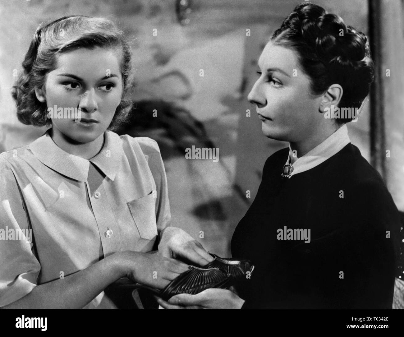 Rebecca 1940 joan fontaine Foto e Immagini Stock in Bianco e Nero - Alamy