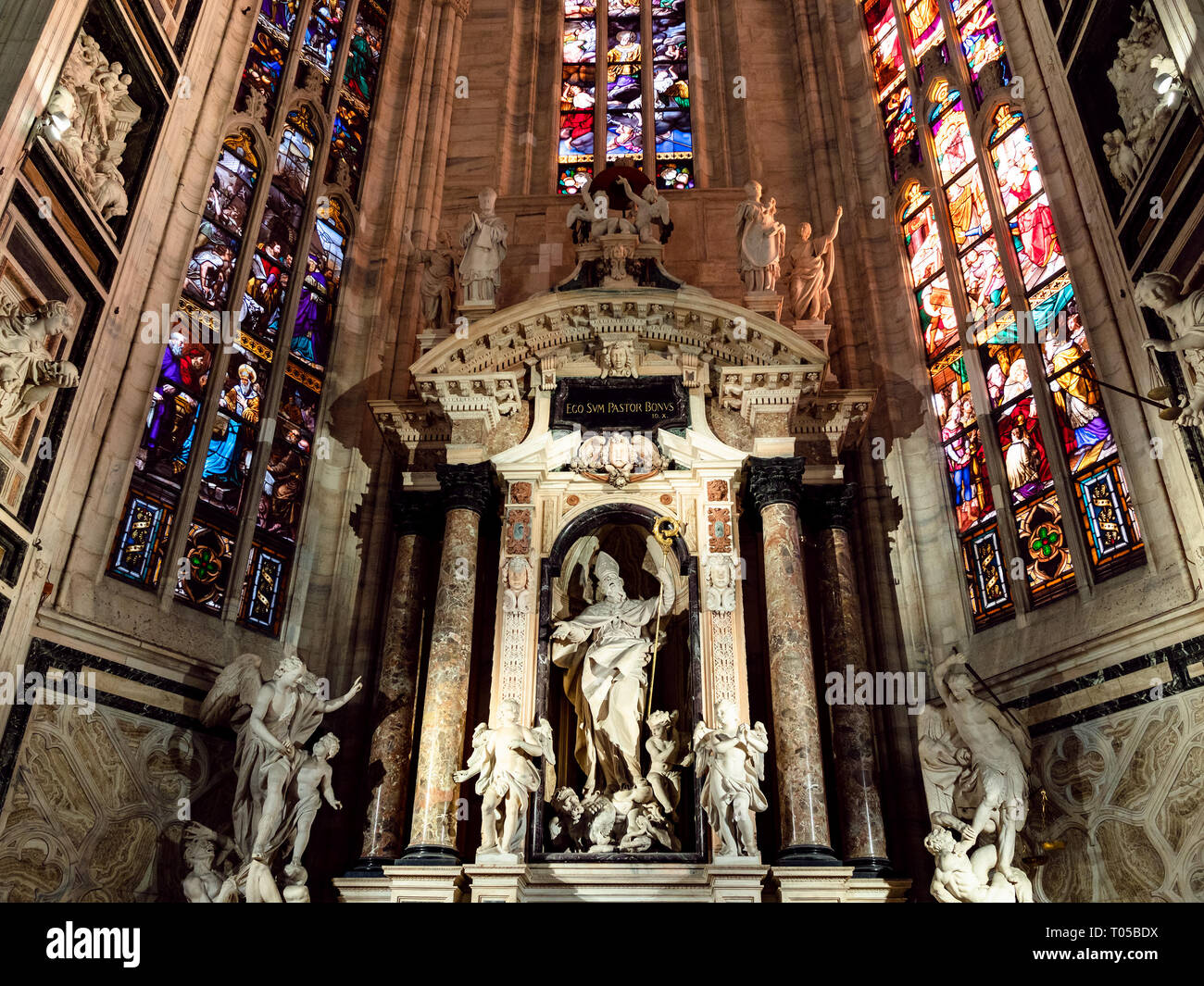Milano, Italia - 24 febbraio 2019: altare nel Duomo di Milano (Duomo di ...
