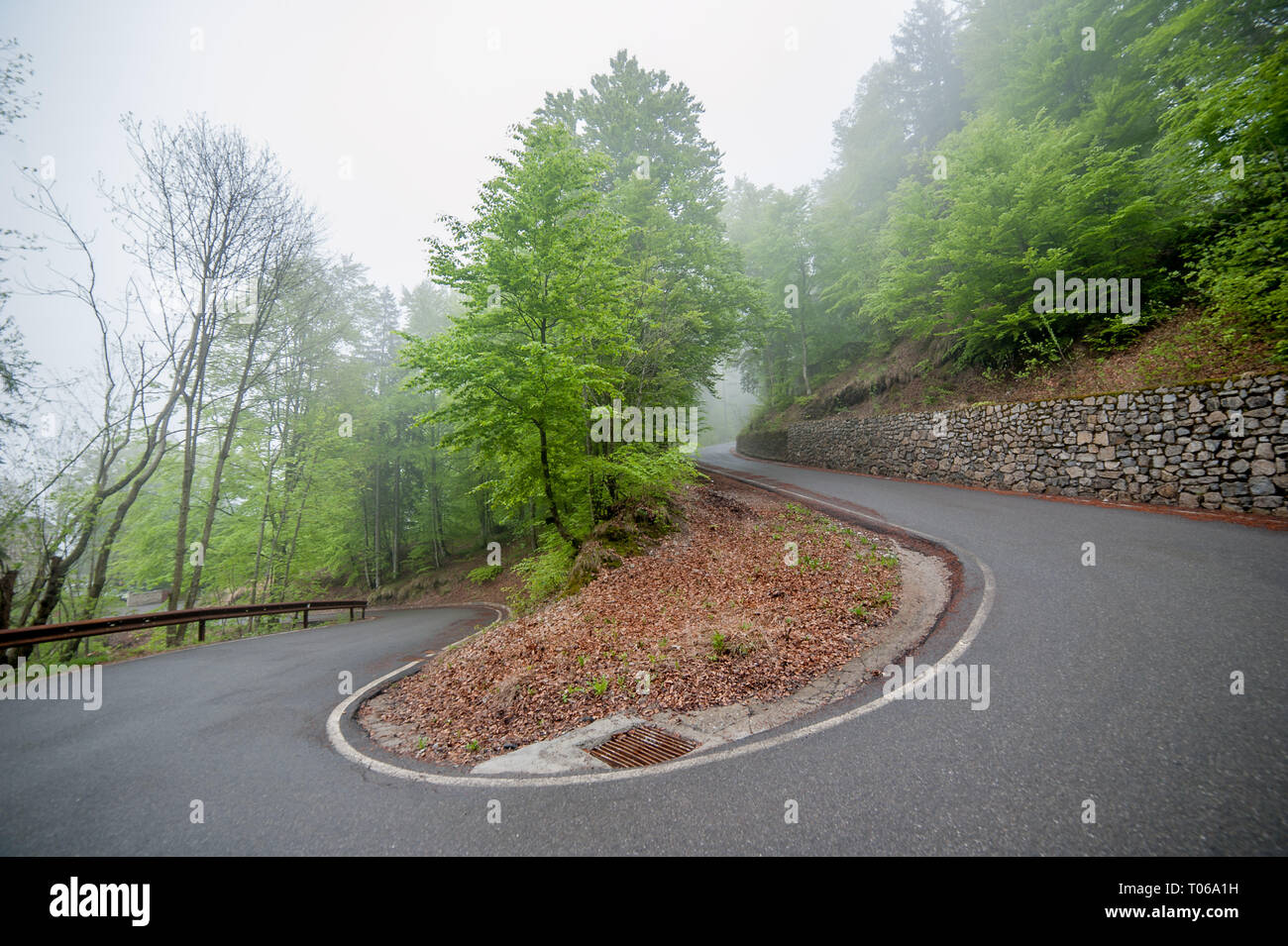 Curva a tornante strada dello stelvio immagini e fotografie stock ad ...