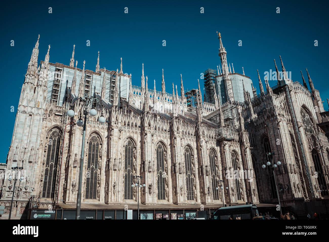 Duomo di milano di notte immagini e fotografie stock ad alta ...