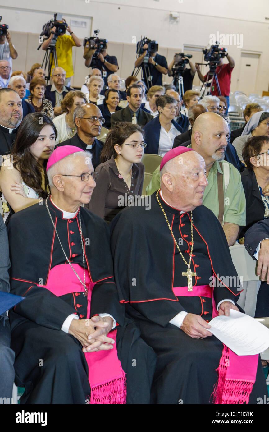Sacerdote cattolico romano americano immagini e fotografie stock ad ...