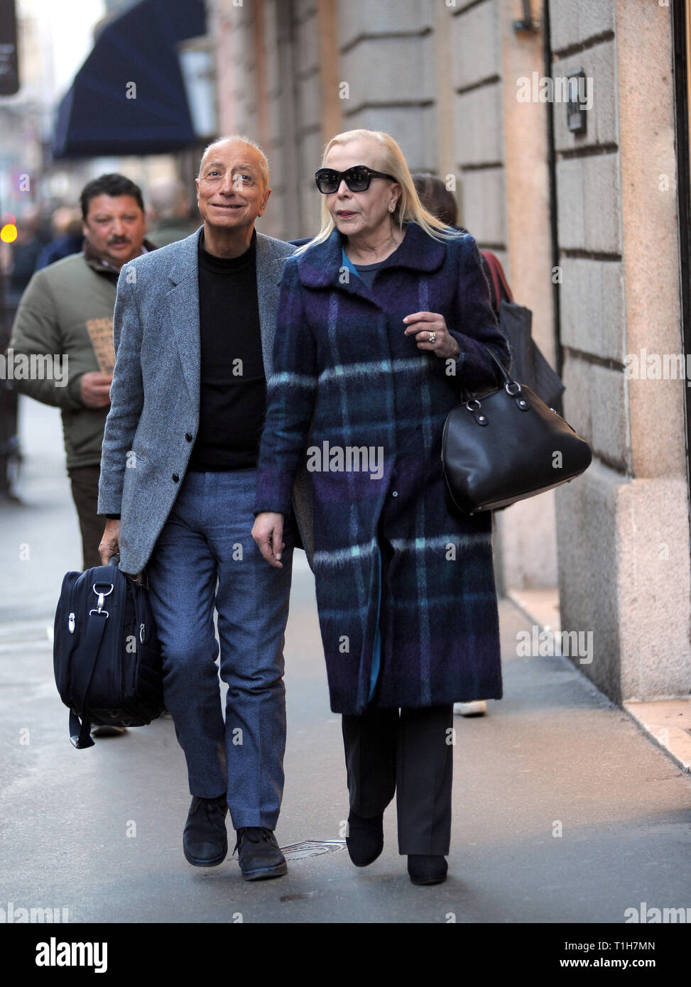 Pippo Franco passeggiate lungo Via Montenapoleone con sua moglie Piera ...