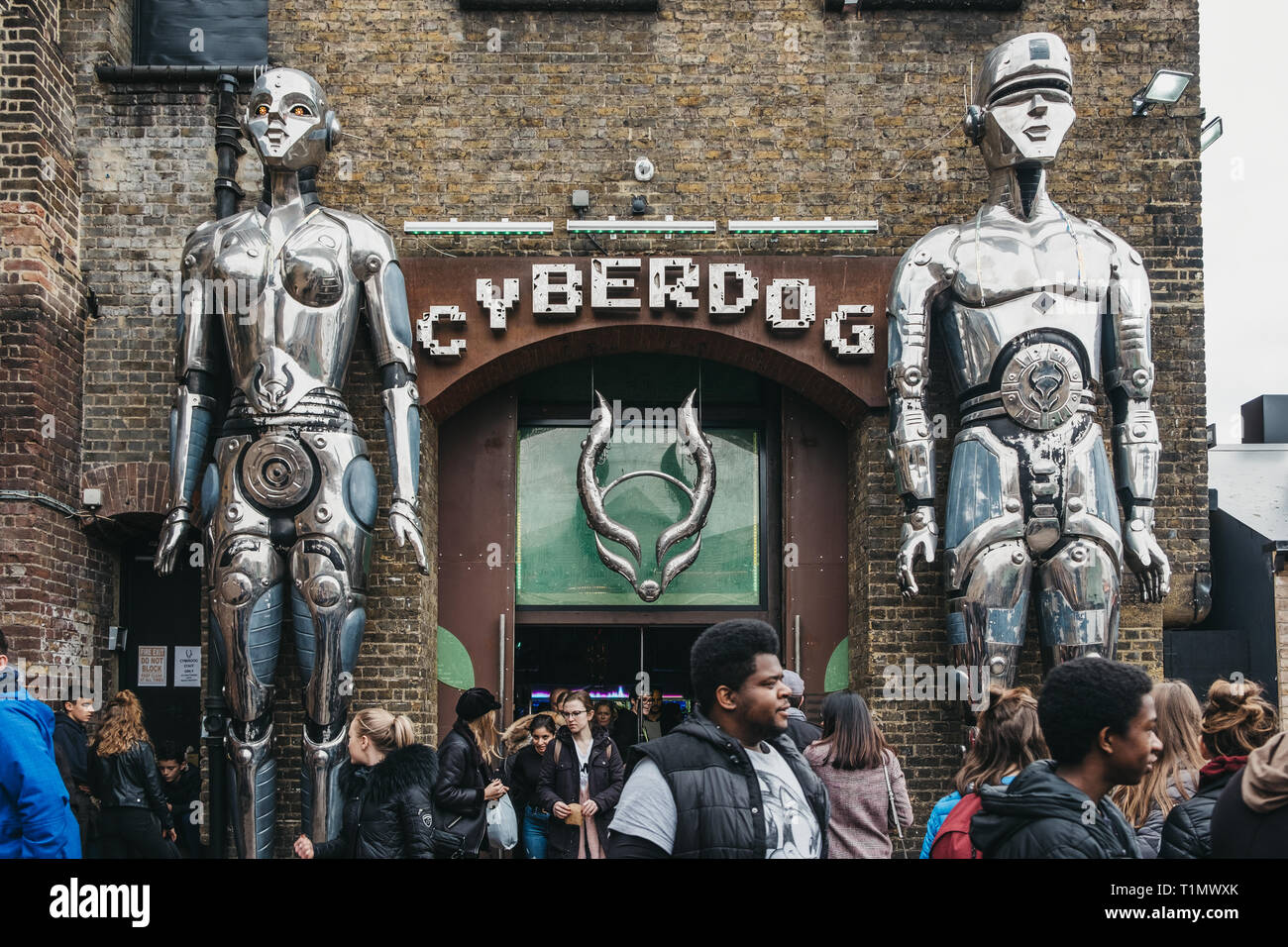 Cyberdog shop in camden market immagini e fotografie stock ad alta ...