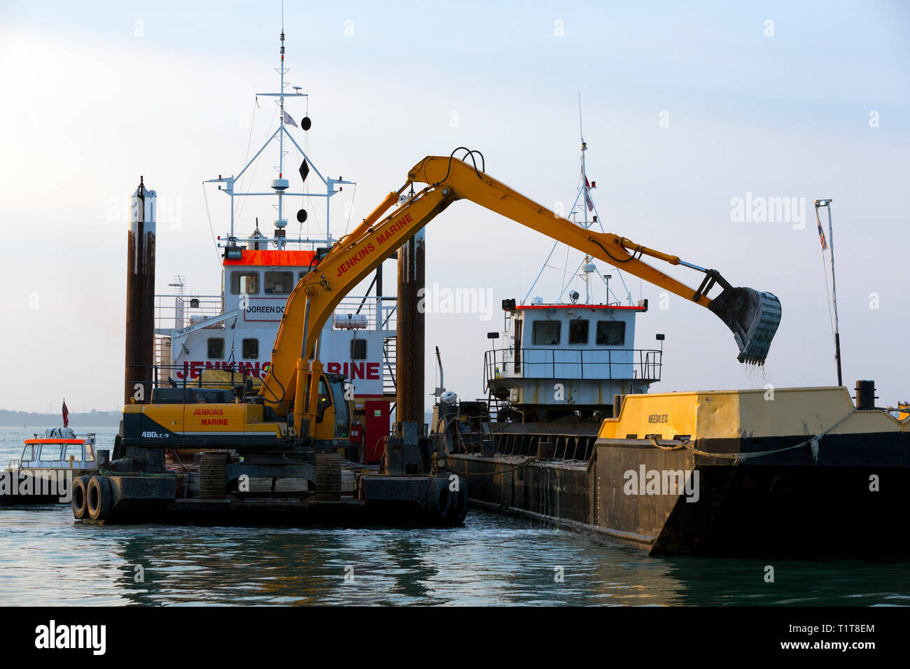Il dragaggio,Draga,Hopper chiatta,,porto,porto,JCB,digger,fango,ghiaia ...