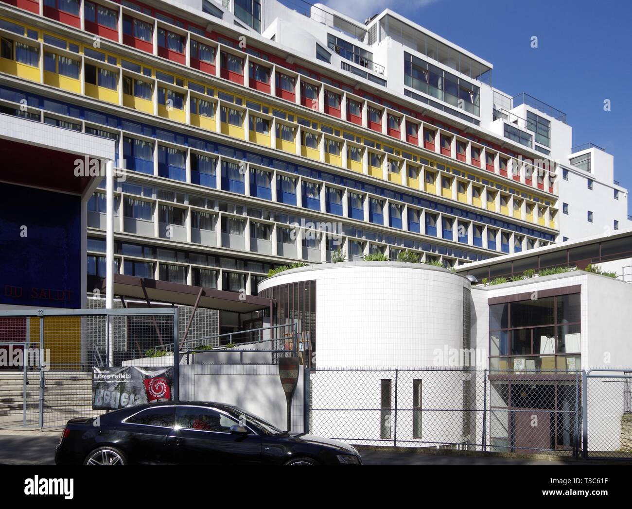 Entrata via cubo con muro di mattoni di vetro immagini e fotografie ...