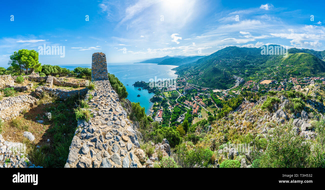 Castello di cefalu immagini e fotografie stock ad alta risoluzione - Alamy