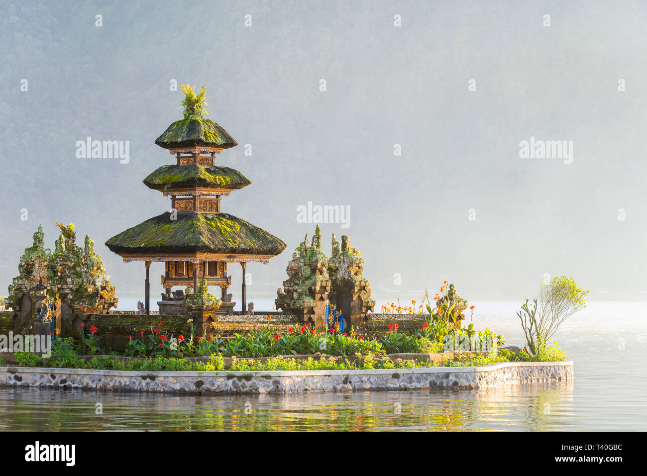 Tempio ulun danu lago beratan immagini e fotografie stock ad alta ...