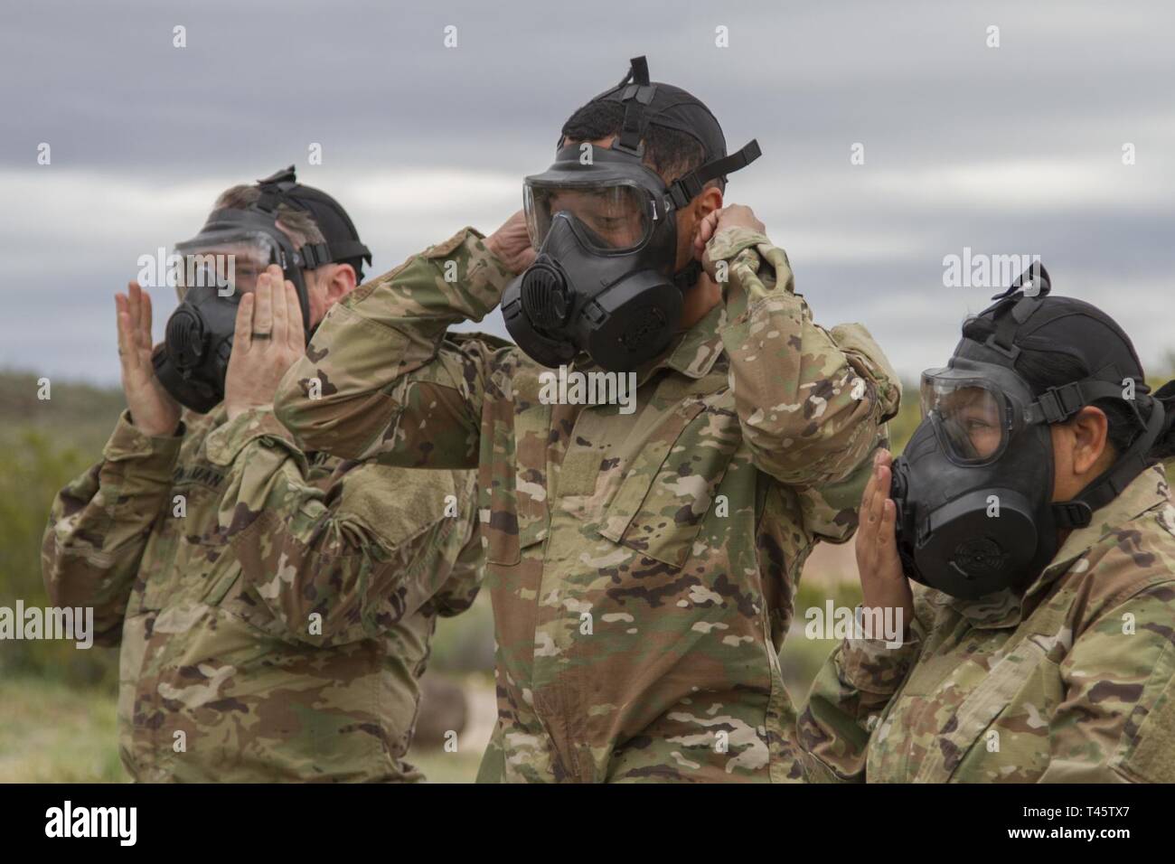 Gas mask fit test immagini e fotografie stock ad alta risoluzione - Alamy
