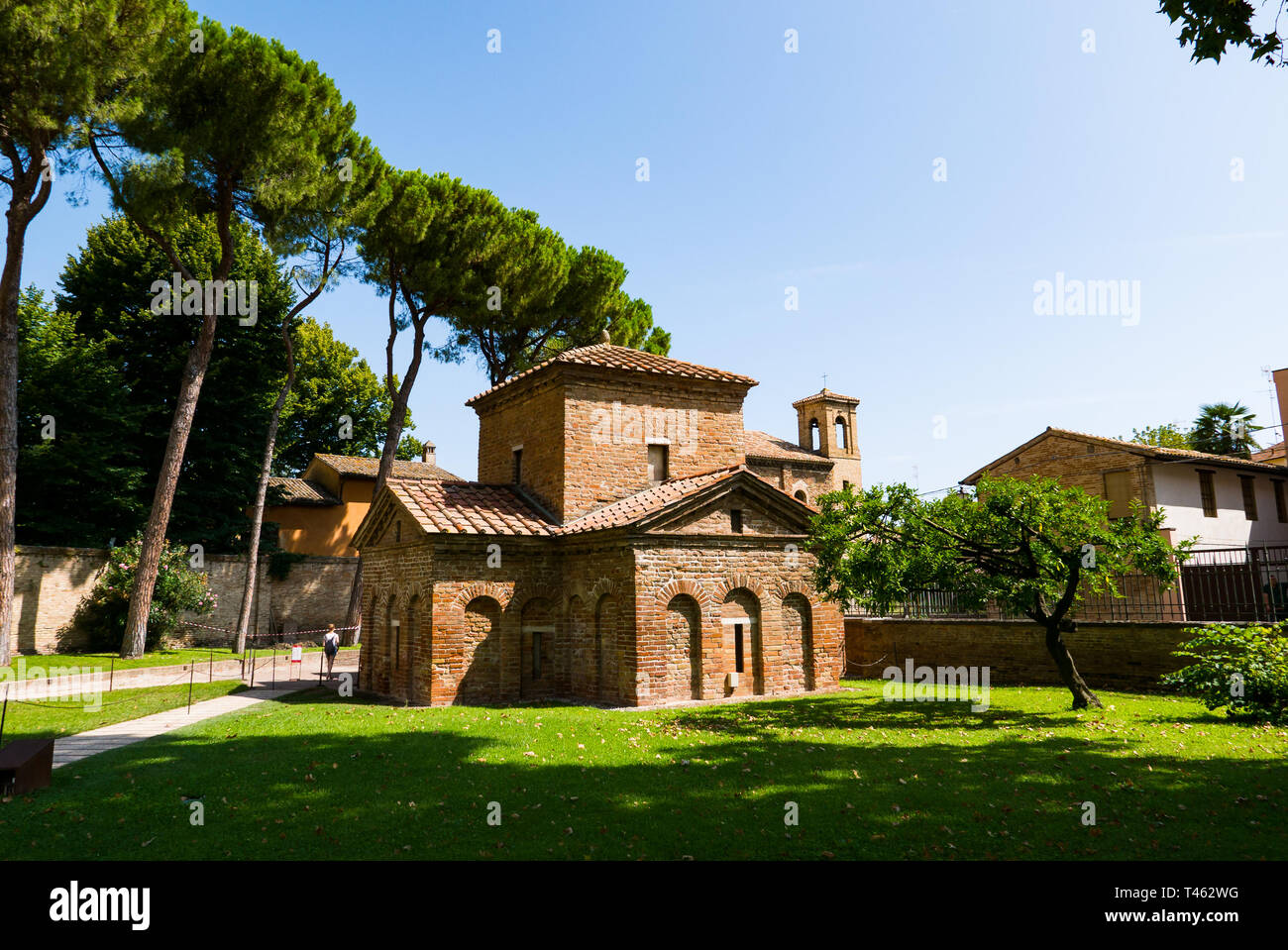 Mausoleo di Galla Placidia, una cappella abbellita con colorati mosaici ...