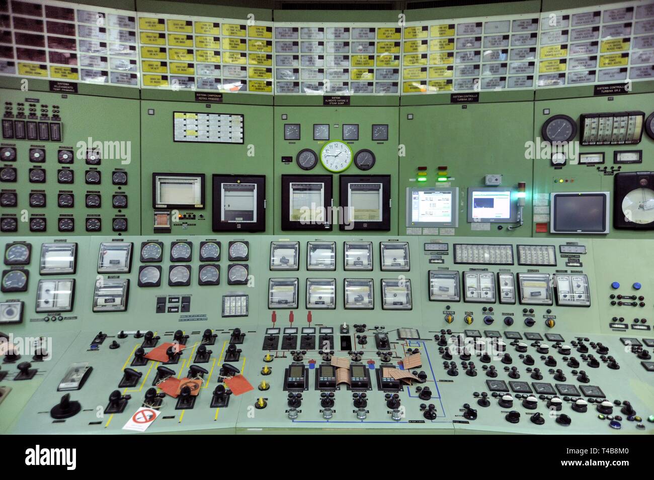 Sala di controllo della centrale nucleare immagini e fotografie stock ...