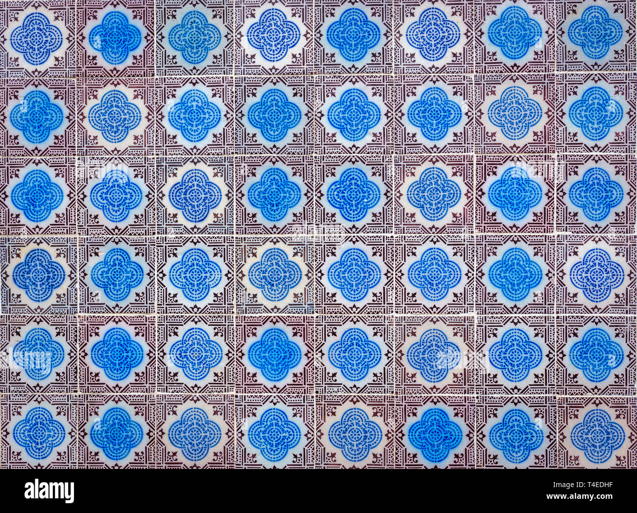 Azulejos su un muro immagini e fotografie stock ad alta risoluzione - Alamy