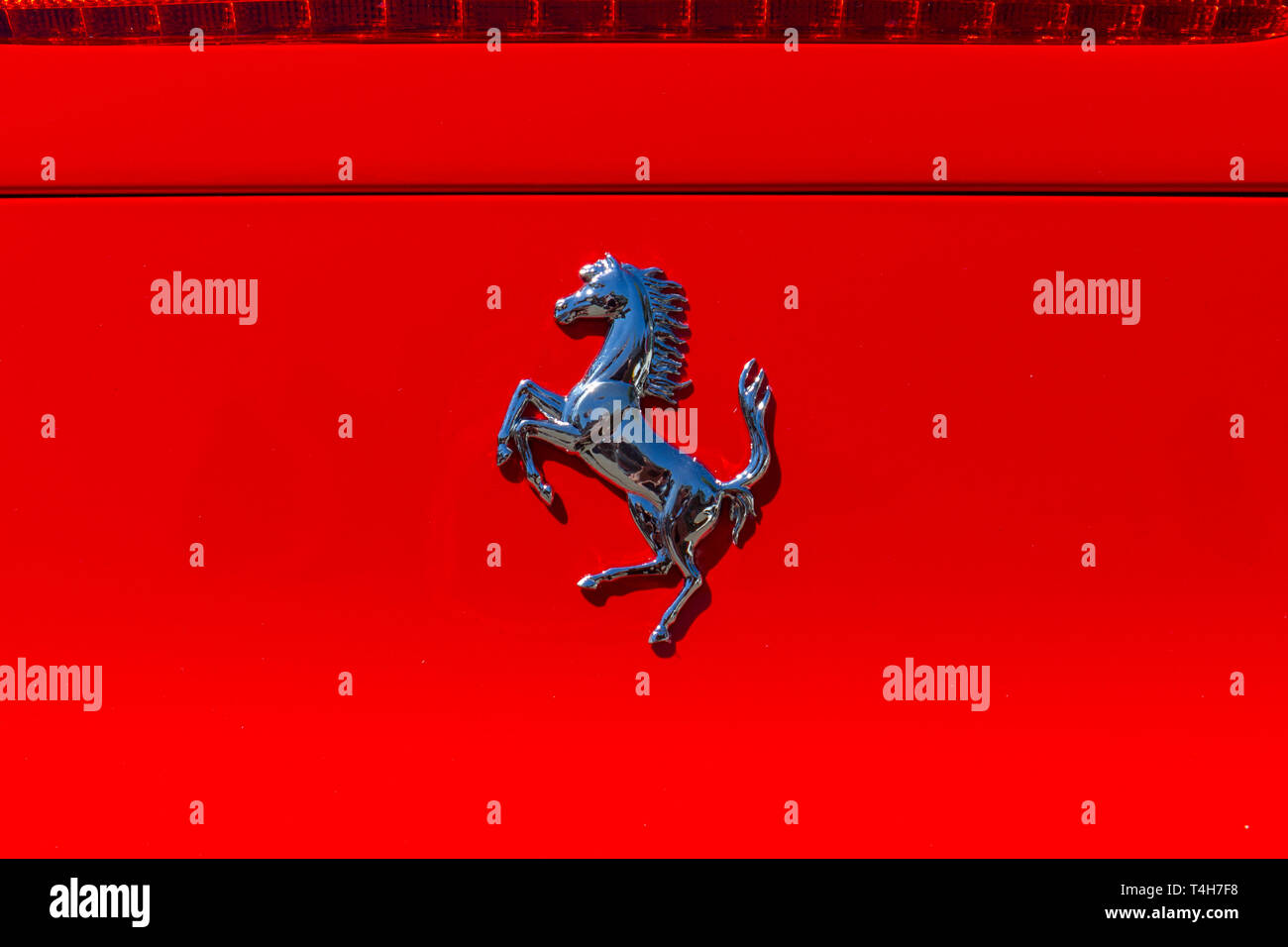 Logo ferrari immagini e fotografie stock ad alta risoluzione - Alamy