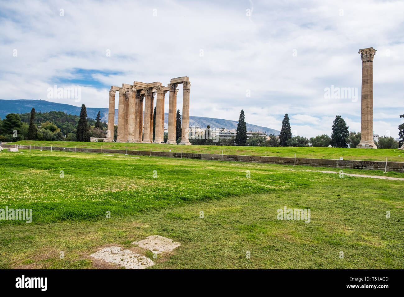 Rovine dell'antico Tempio di Zeus Olimpio ad Atene (Olympieion o ...