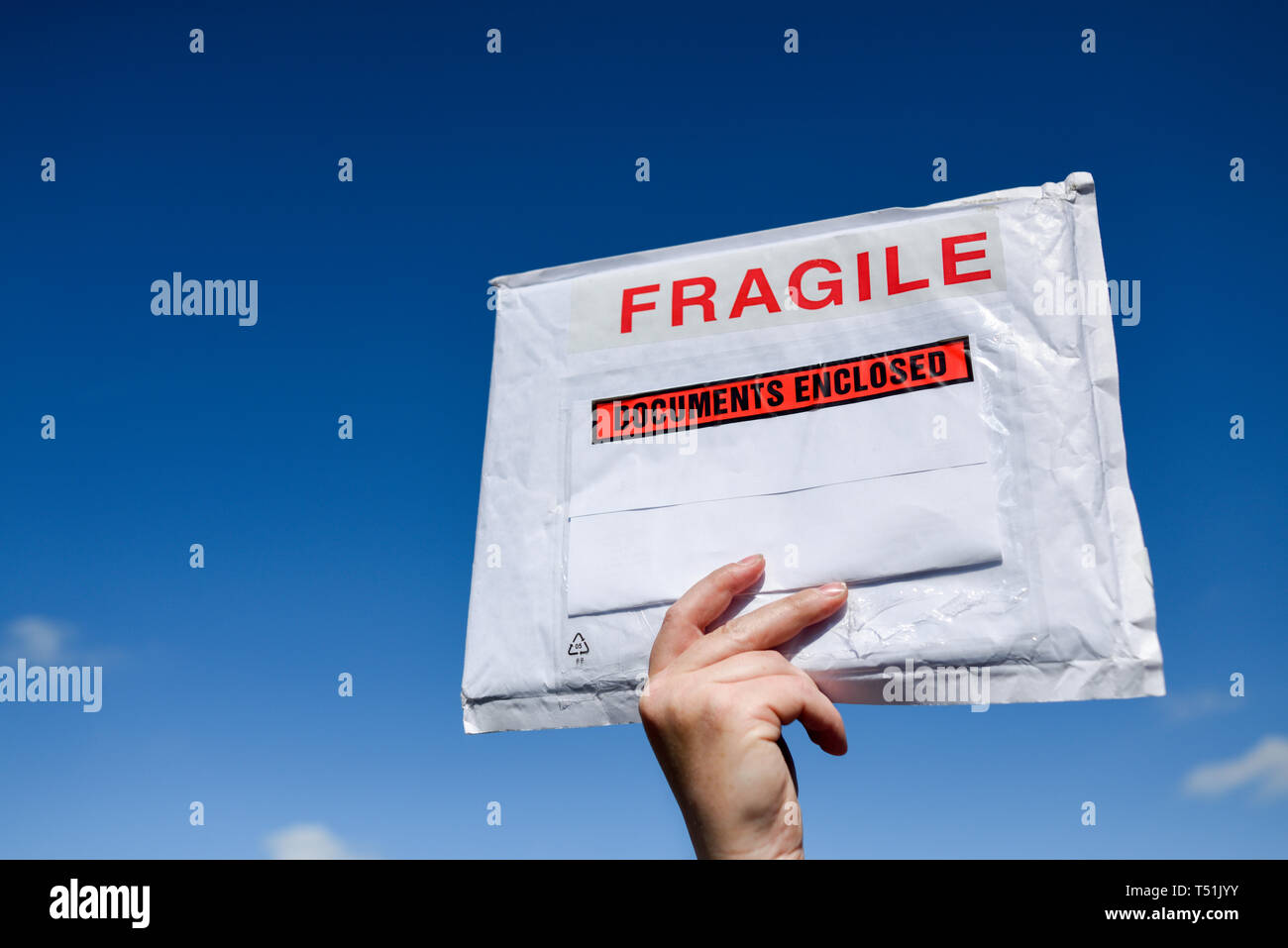 Fragile parcel immagini e fotografie stock ad alta risoluzione - Alamy