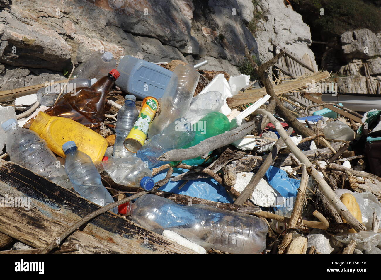 Inquinamento plastico in mediterraneo immagini e fotografie stock ad ...