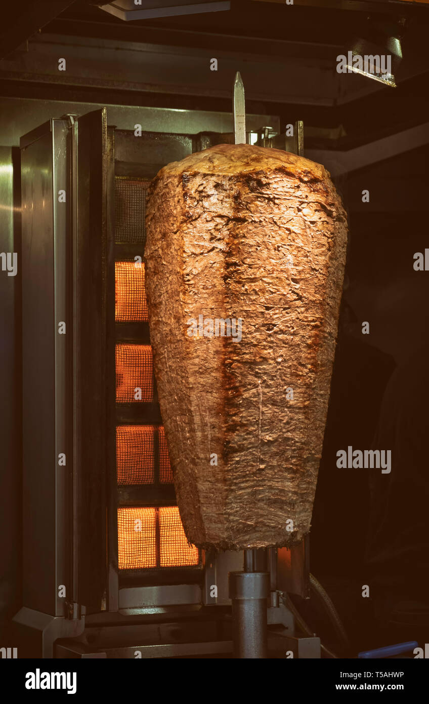 Traditional turkish doner kebab grilled immagini e fotografie stock ad ...