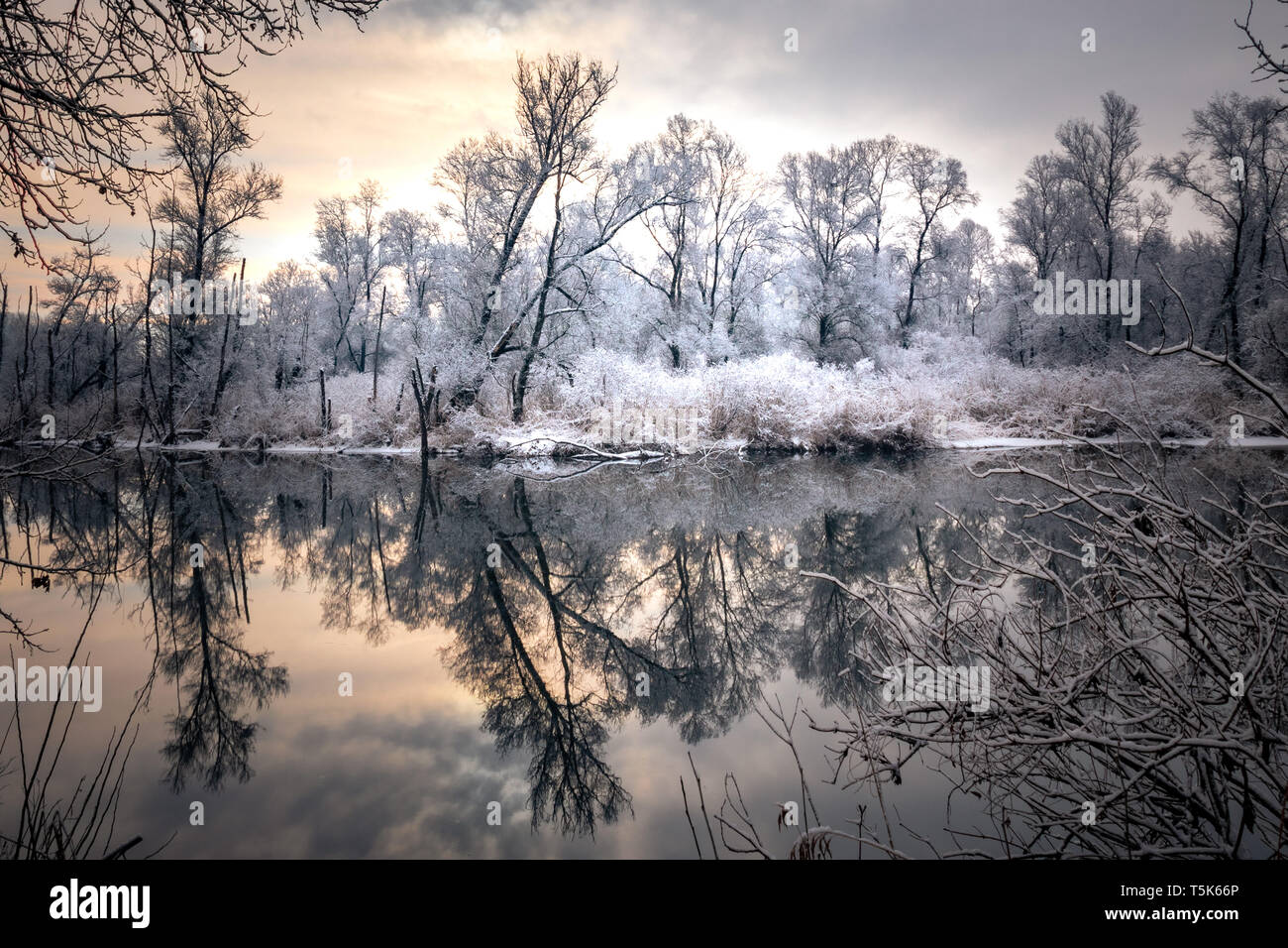 Fiume po immagini e fotografie stock ad alta risoluzione - Alamy