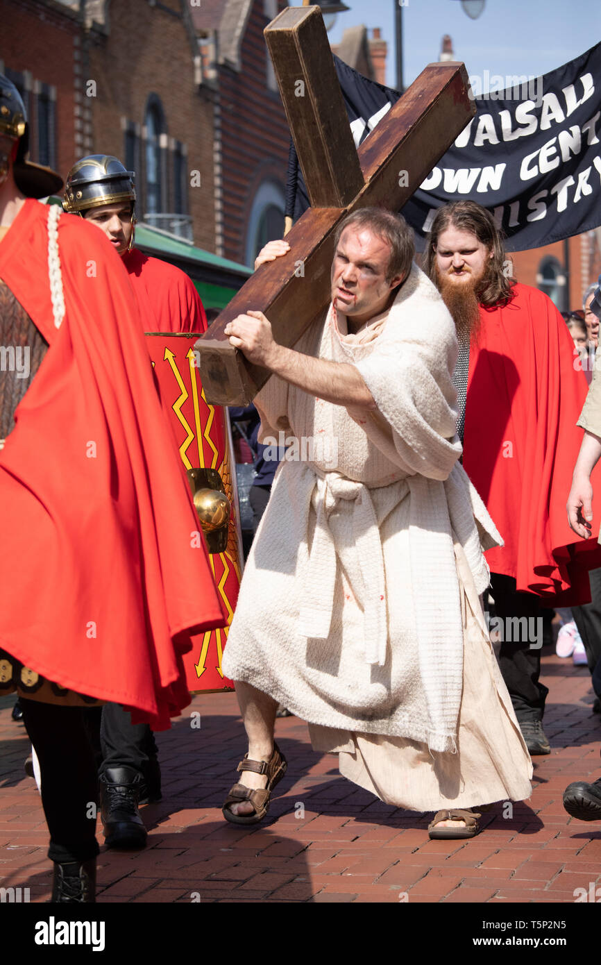 Gesù che trasporta immagini e fotografie stock ad alta risoluzione - Alamy