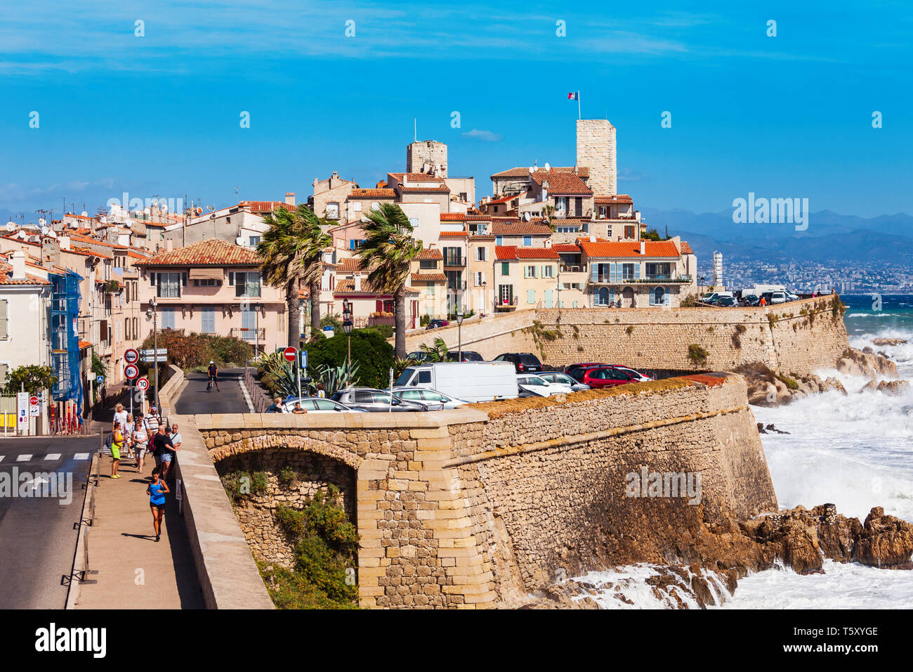 Cannes vecchia città immagini e fotografie stock ad alta risoluzione ...