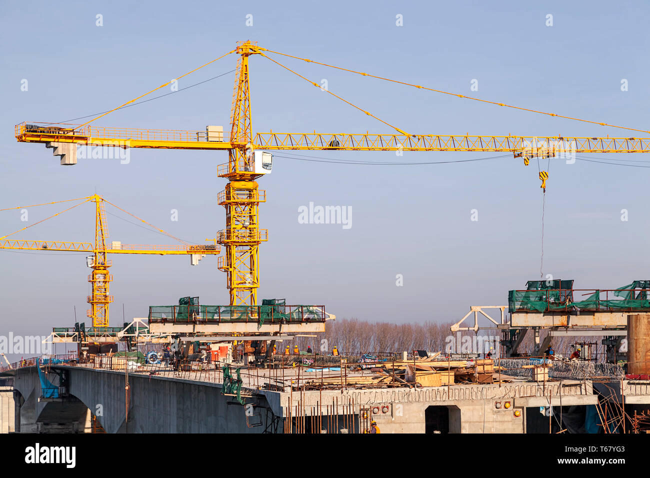 Costruzione di gru fluviali di ingegneria immagini e fotografie stock ...