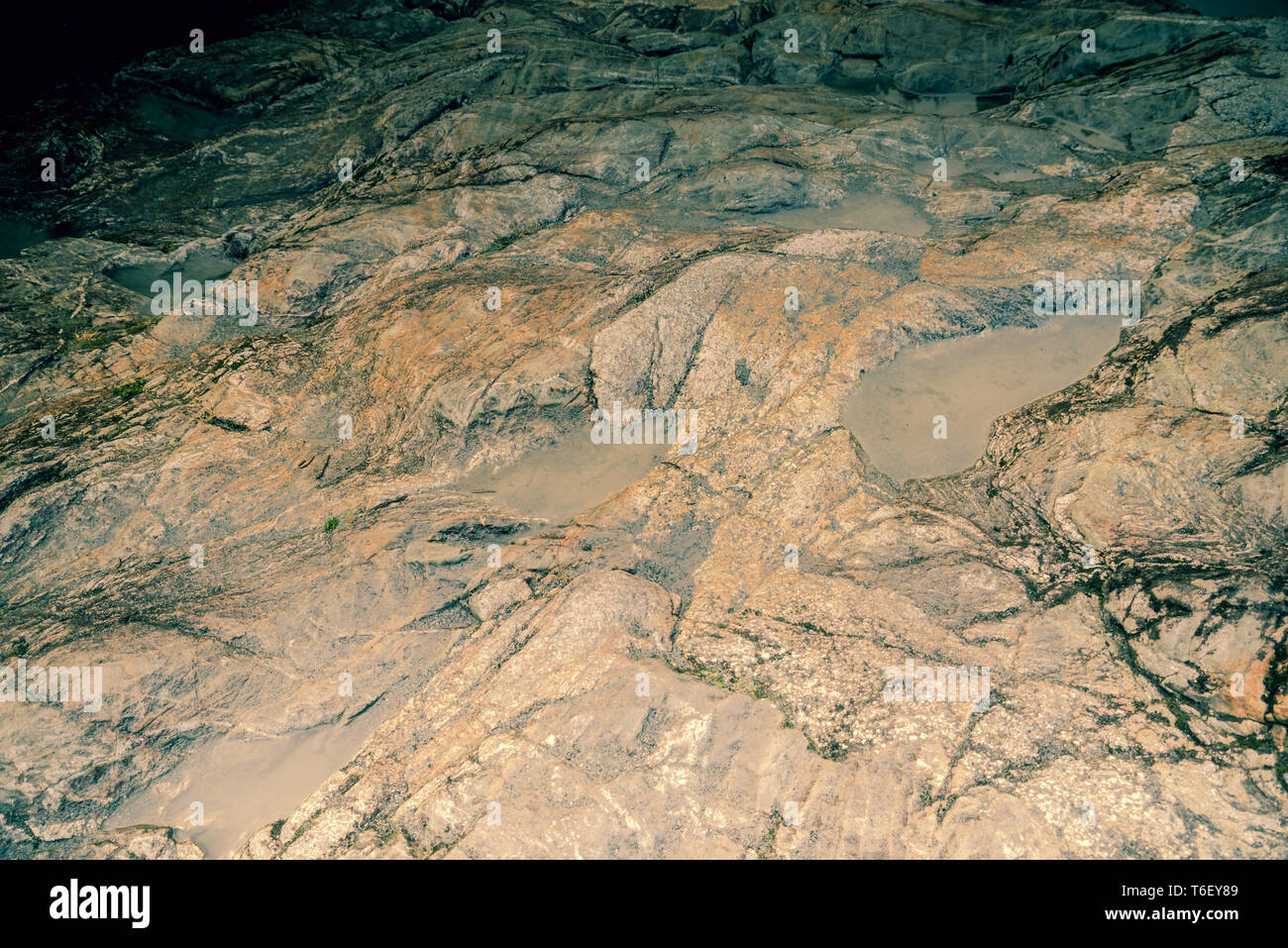 Roccia marrone bianca e grigia ruggine immagini e fotografie stock ad ...
