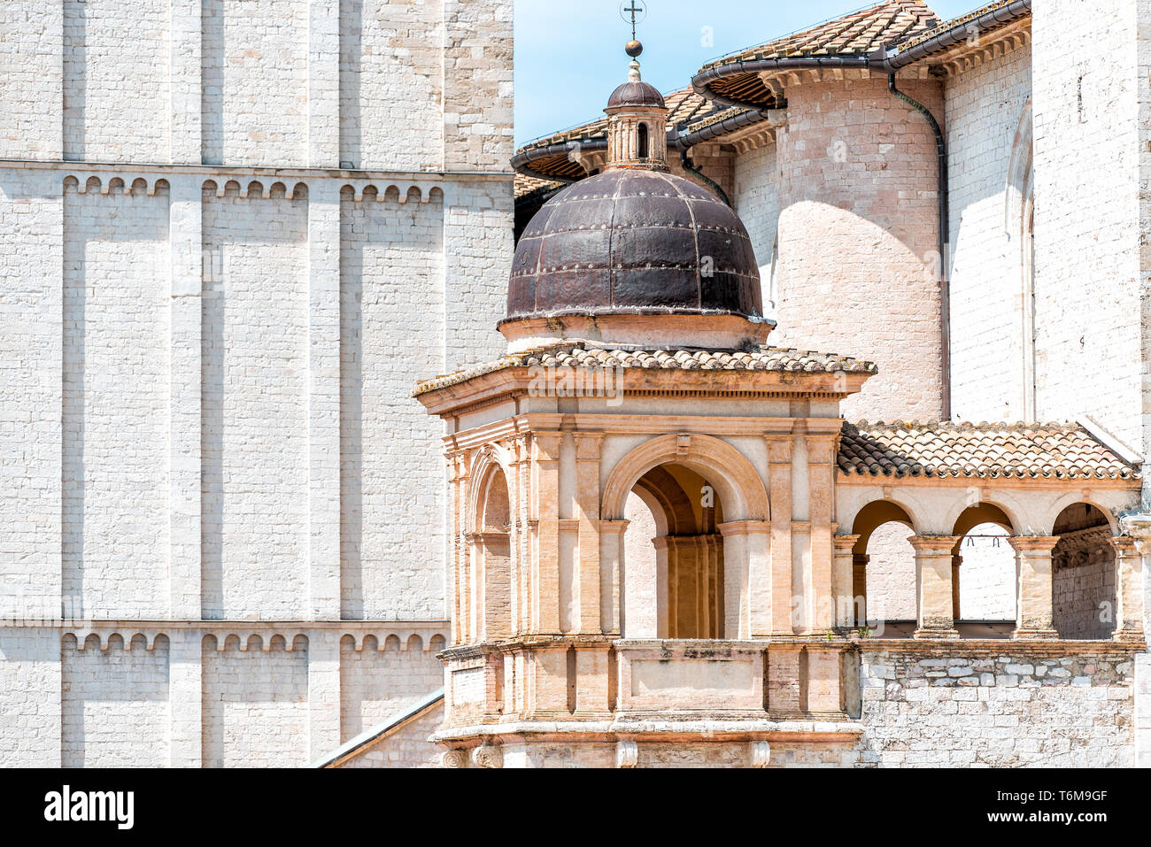 Basilica Papale di San Francesco di Assisi chiesa in Italia con la ...