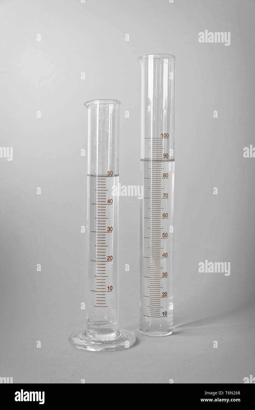 Measuring cylinders immagini e fotografie stock ad alta risoluzione - Alamy